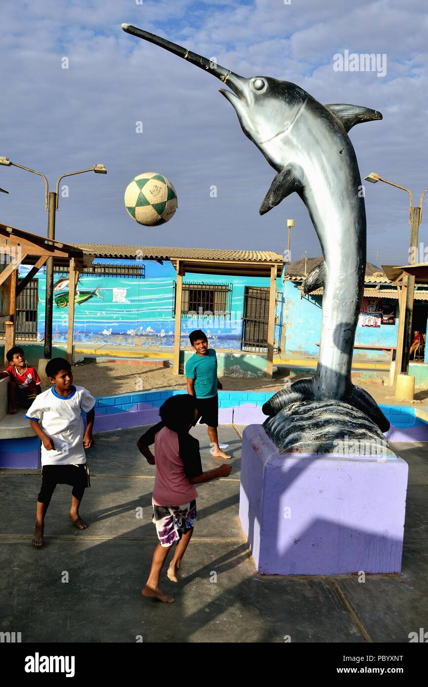 Swordfish statue hi-res stock photography and images - Alamy