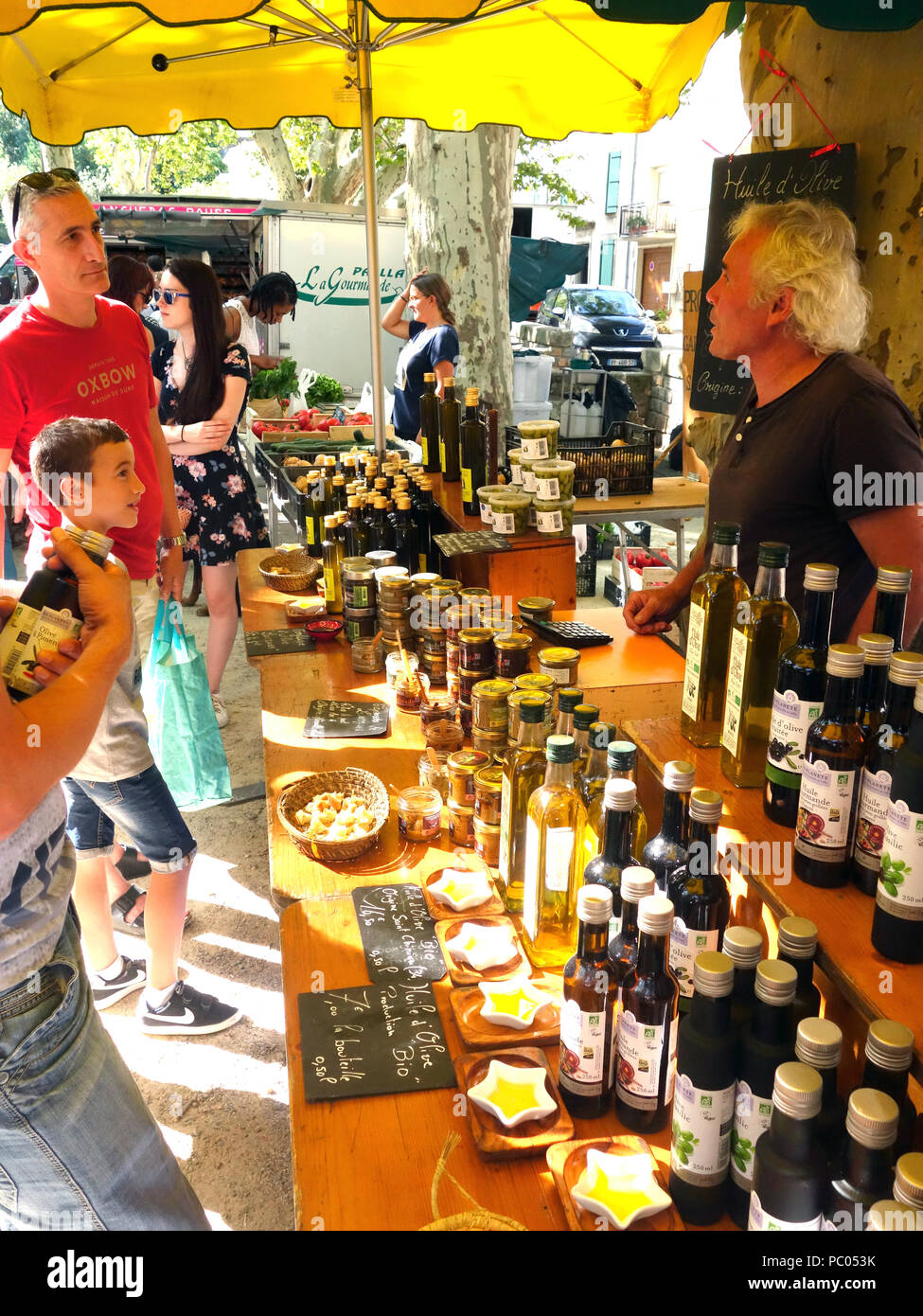 Colourful busy market at Saint Chinian french market Stock Photo - Alamy