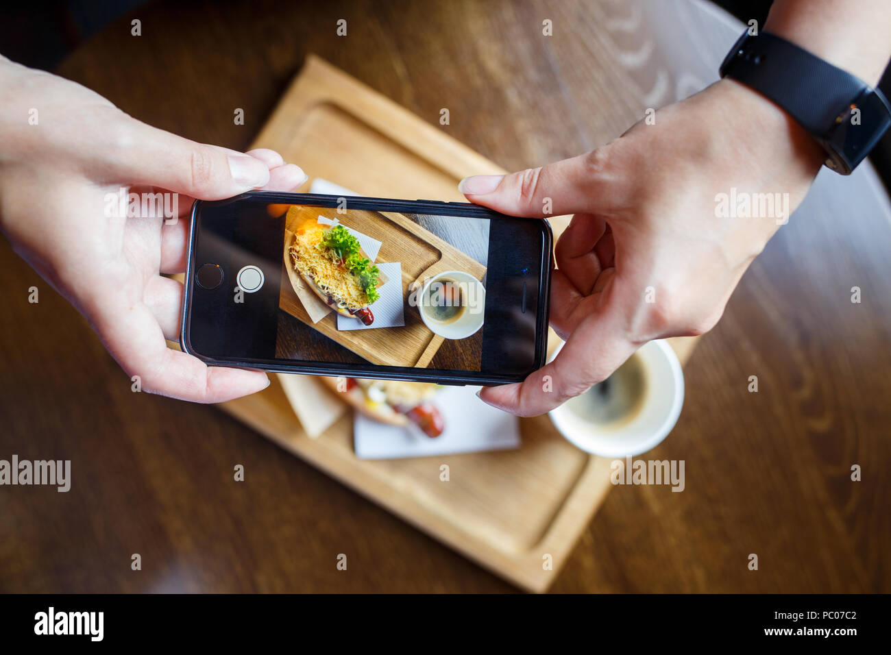 Young woman taking photo of her lunch in cafe Stock Photo - Alamy