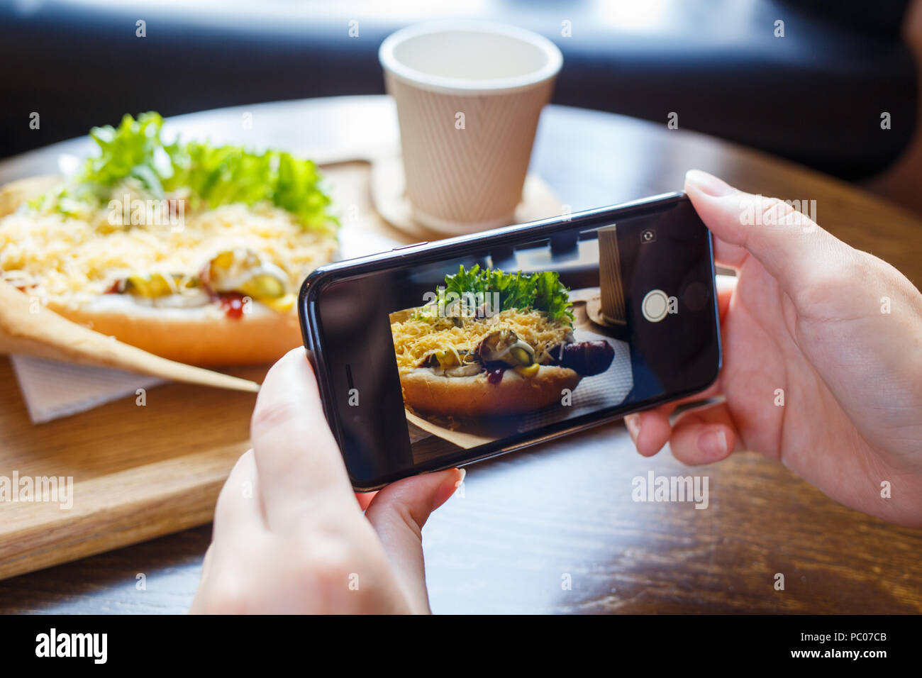 Young woman taking photo of her lunch in cafe Stock Photo - Alamy