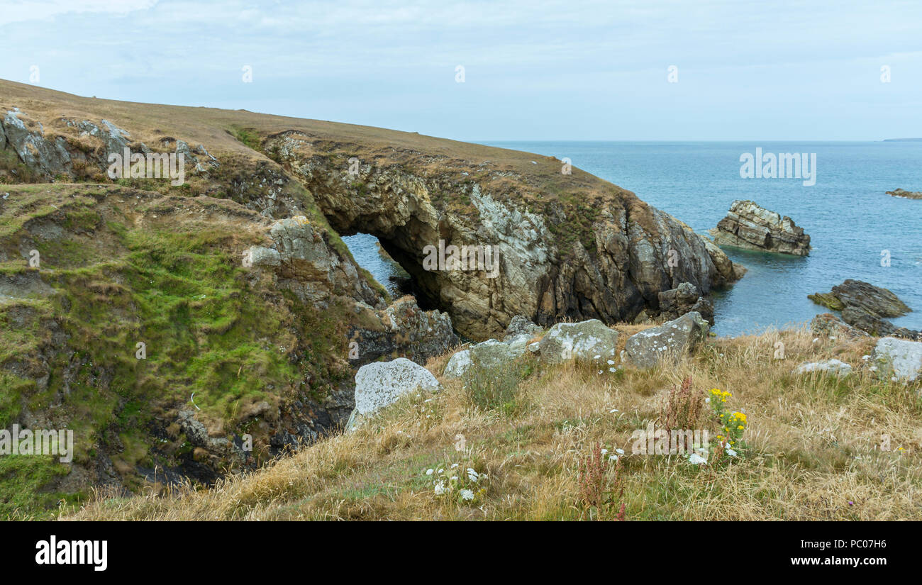 Rhoscolyn arch hi-res stock photography and images - Alamy