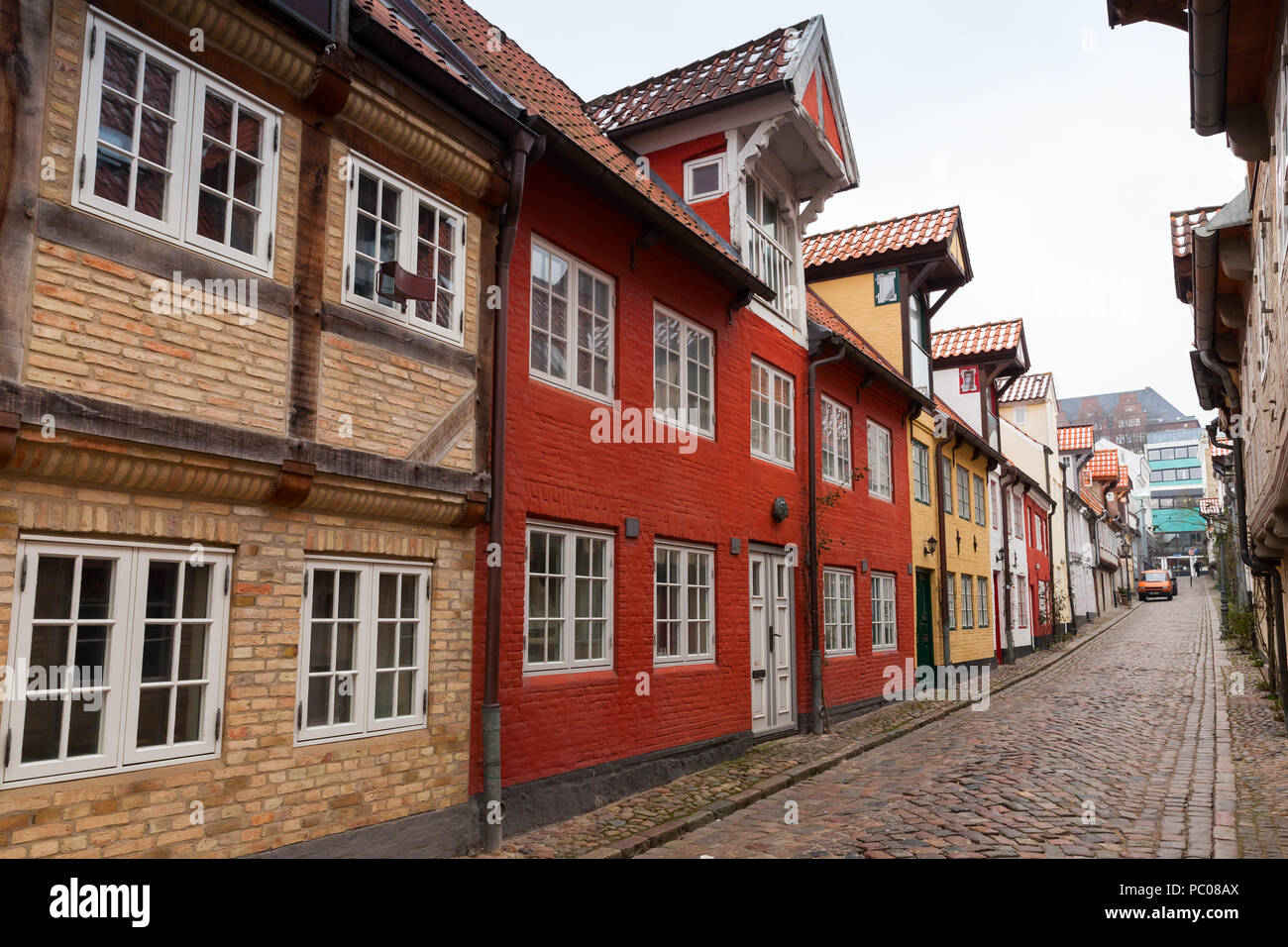 Row house living street hi-res stock photography and images - Alamy