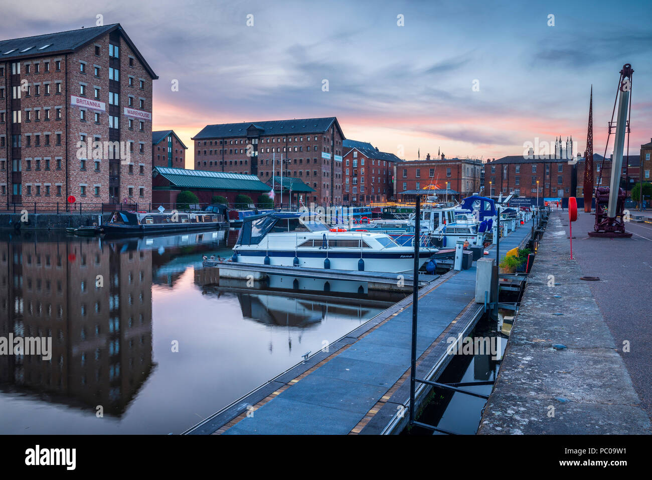Gloucester docks at night hi-res stock photography and images - Alamy