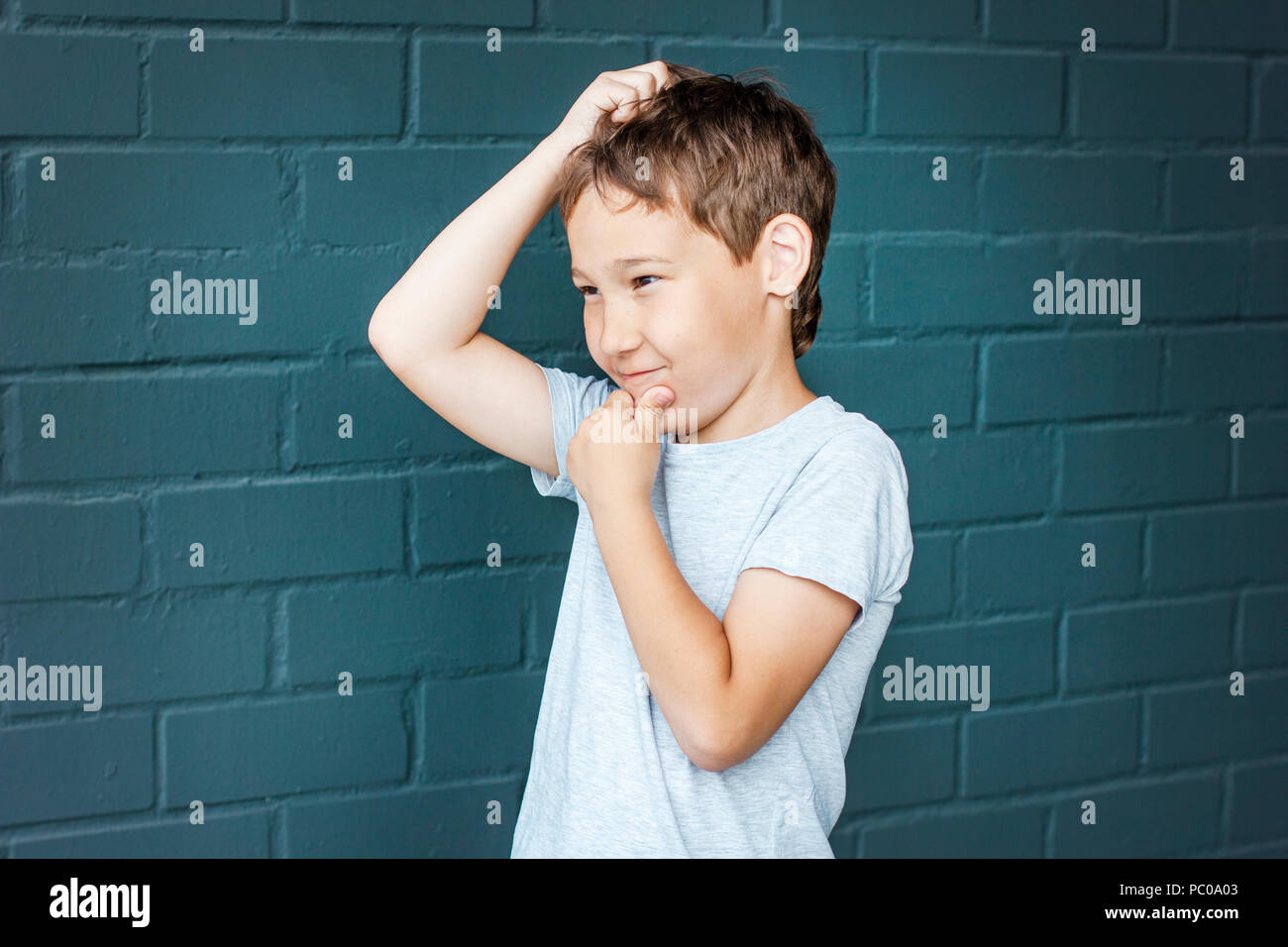 Child scratch head hi-res stock photography and images - Alamy