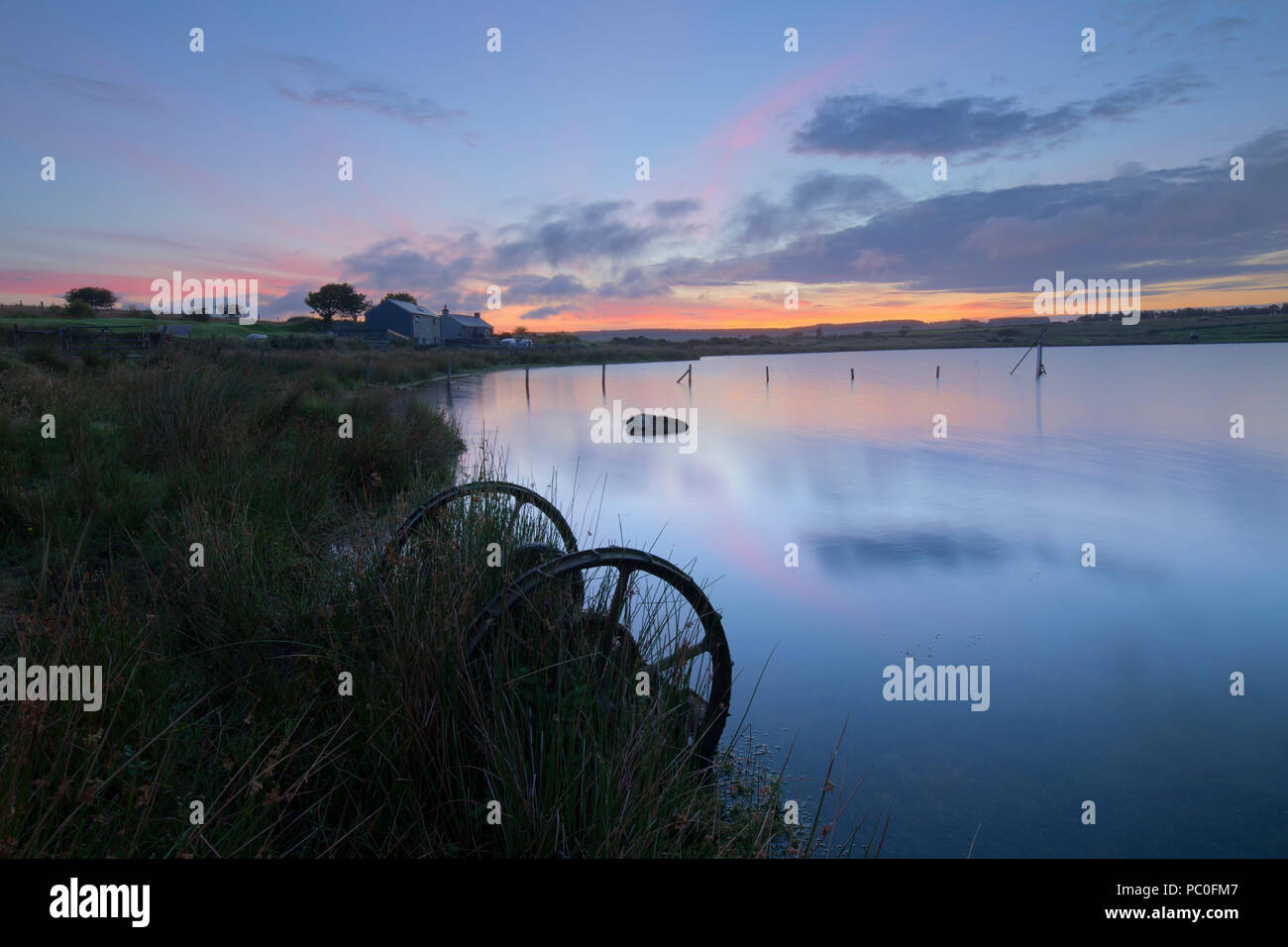 Sunrise over Dozmary Pool on Bodmin Moor Stock Photo - Alamy