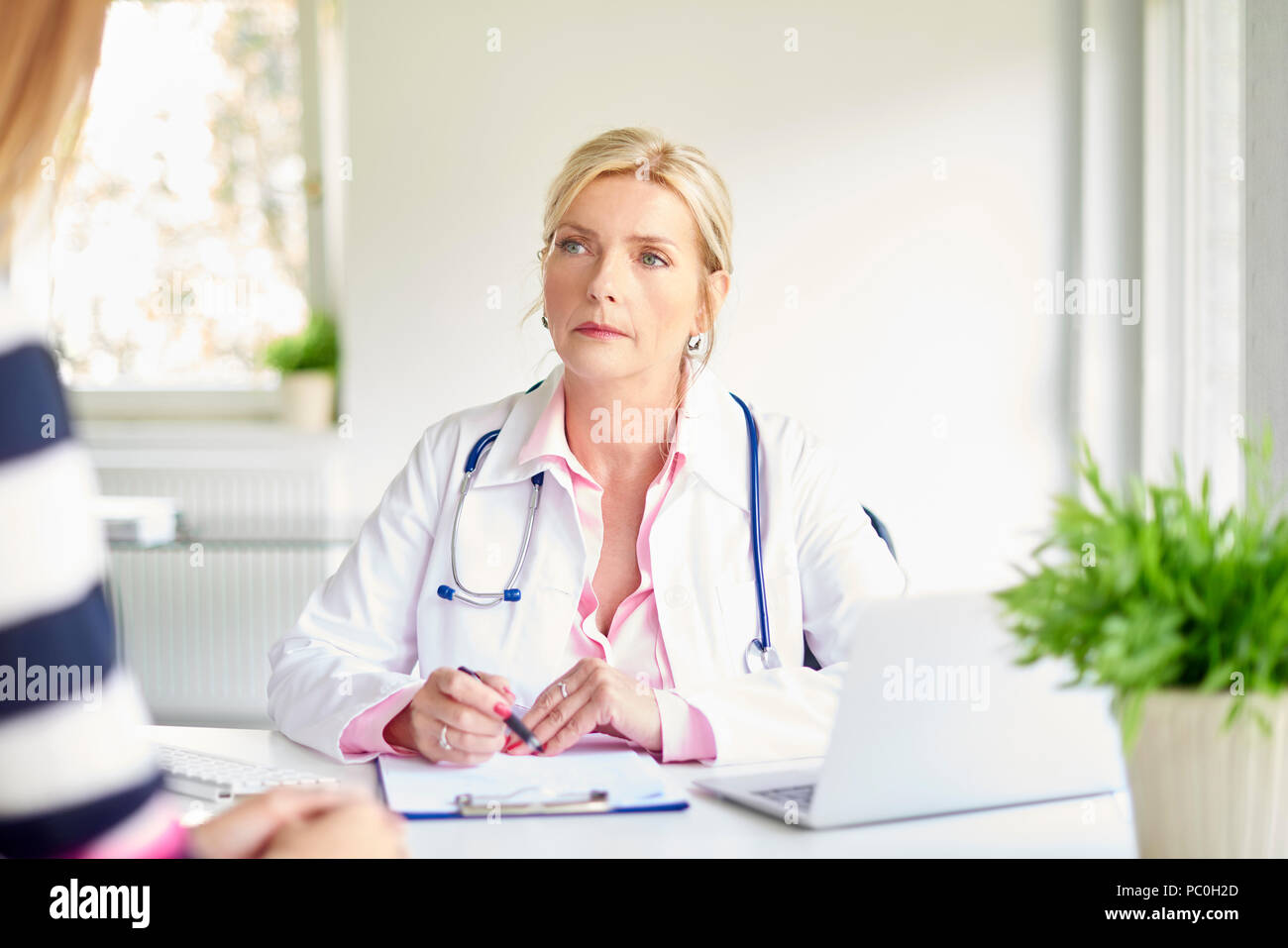 Medical examiner report hi-res stock photography and images - Alamy