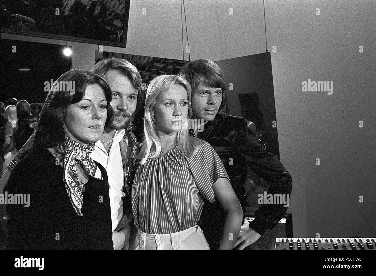 Benny bjorn agnetha and anni frid Black and White Stock Photos & Images - Alamy