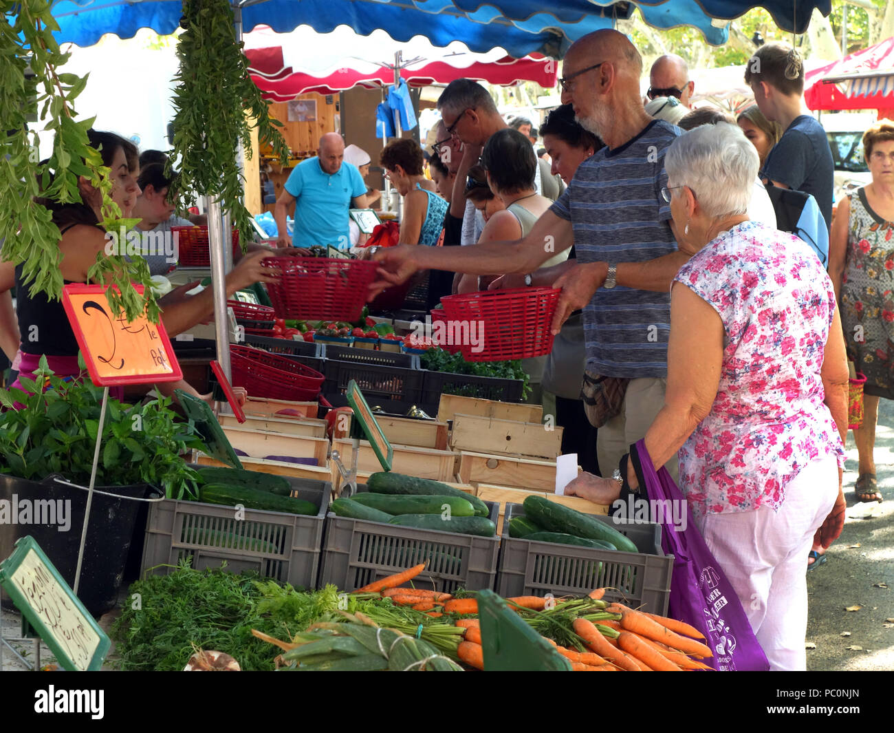 Colourful busy market at Saint Chinian Stock Photo - Alamy