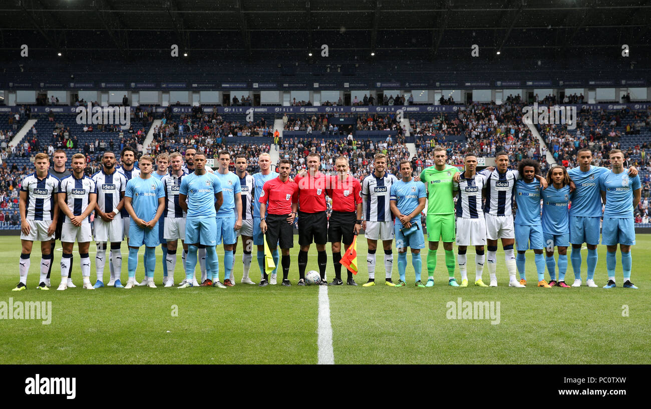 Football Teams Line Up Stock Photos & Football Teams Line Up Stock ...