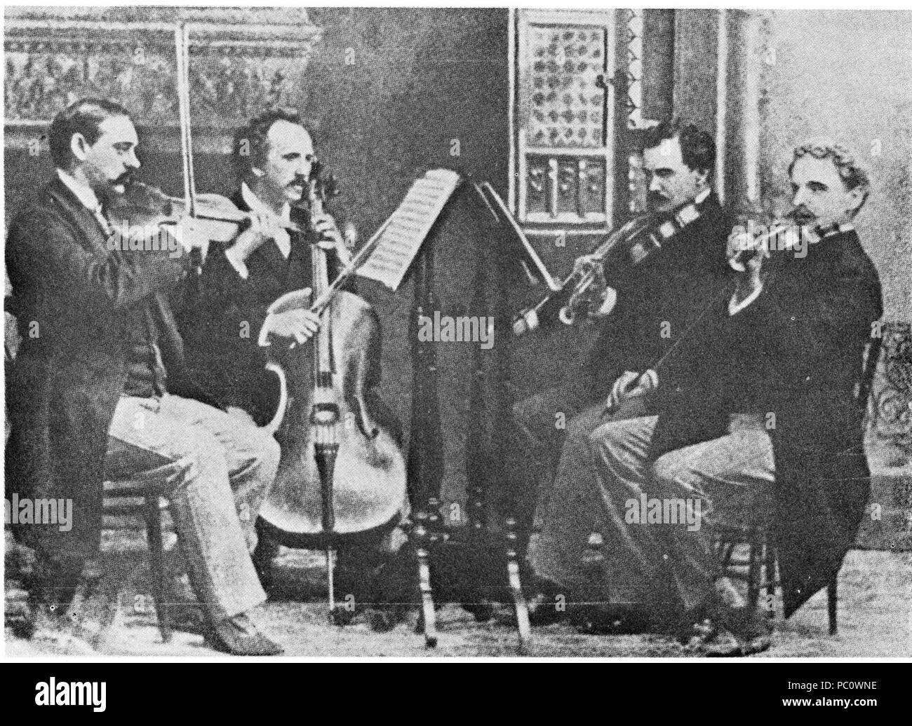 Quartet formation hi-res stock photography and images - Alamy