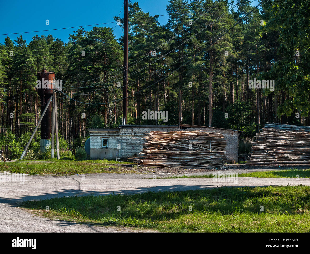 Sawmill farm hi-res stock photography and images - Alamy