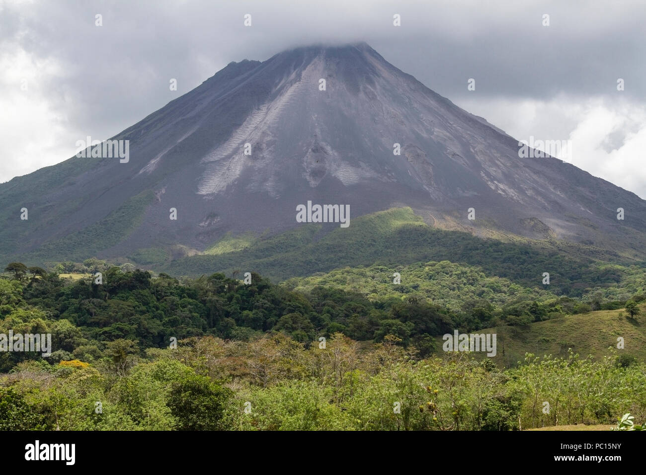 Volcanic eruptions arenal costa rica hi-res stock photography and ...
