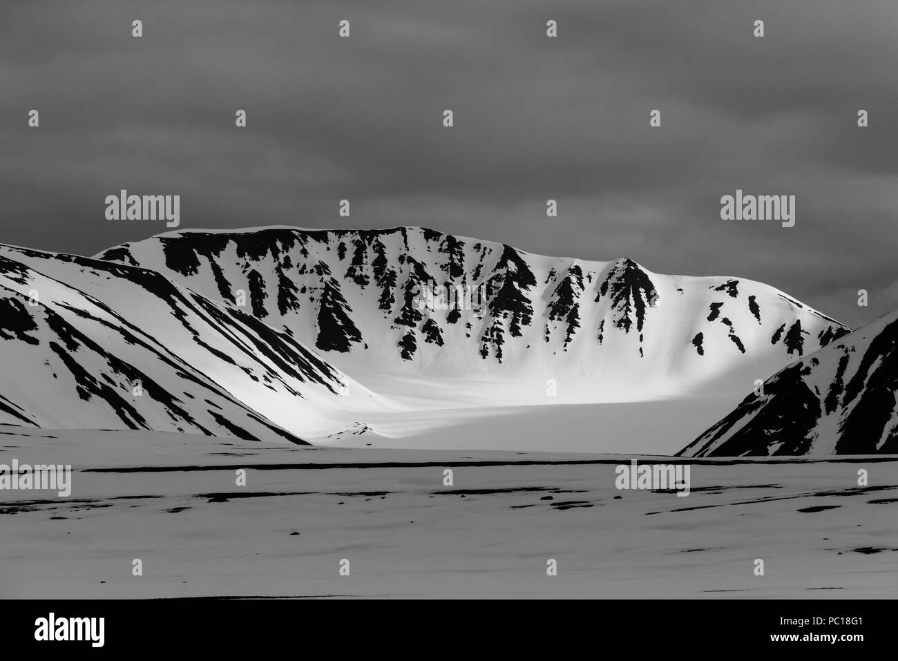 Beautiful snow covered mountains in landscapes in Svalbard, Norway ...
