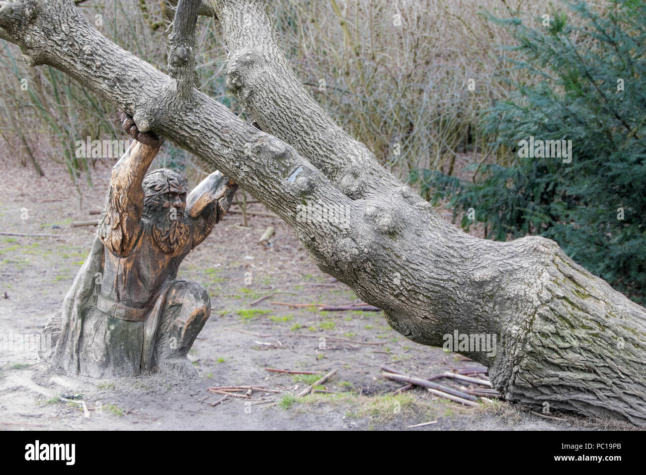The falling man sculpture hi-res stock photography and images - Alamy