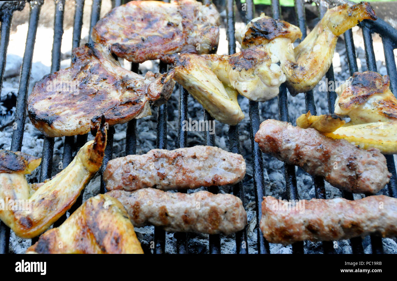 Cheap hot dogs hi-res stock photography and images - Alamy