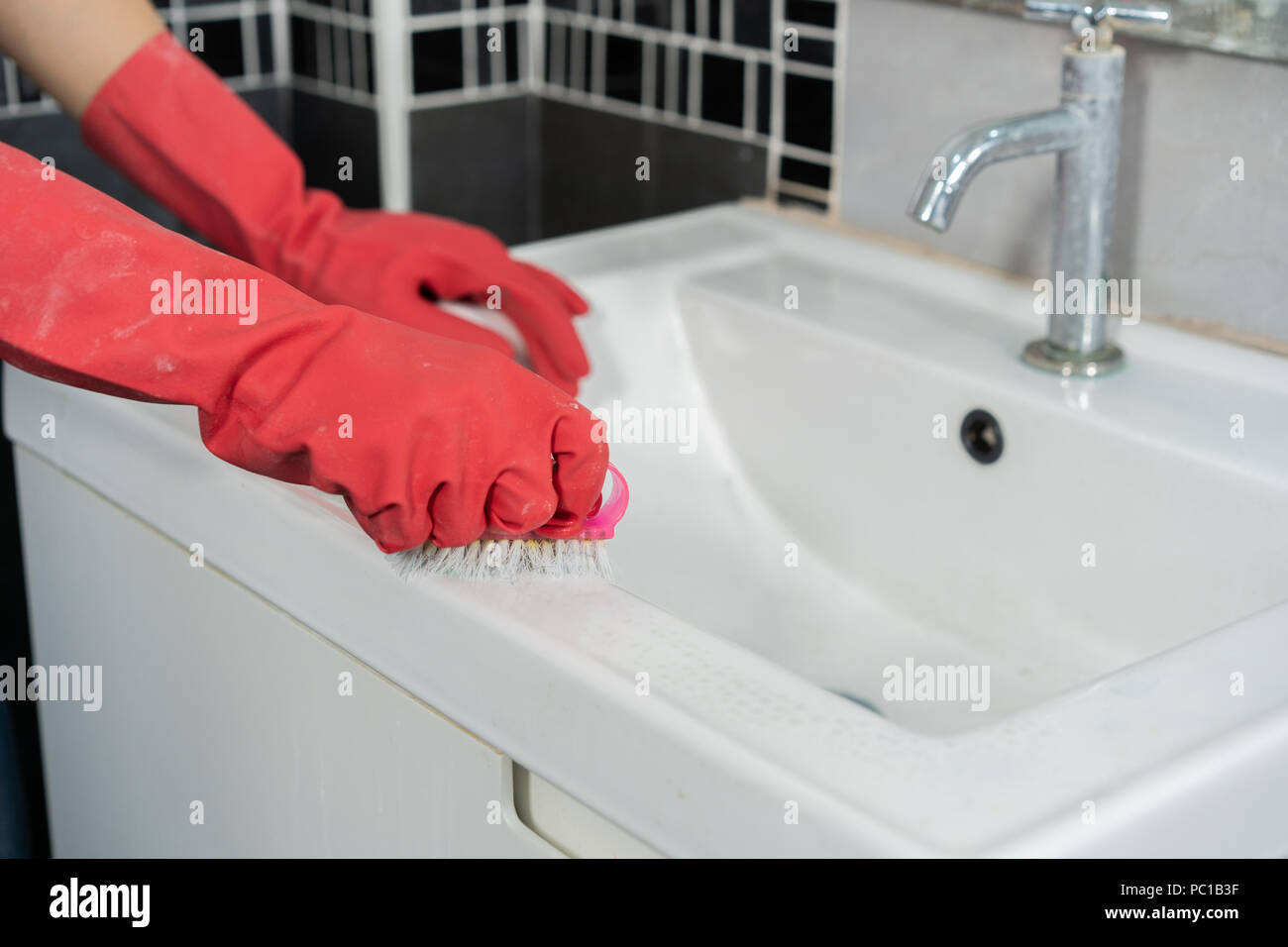 Cleaning toilet bowl using water hi-res stock photography and images ...