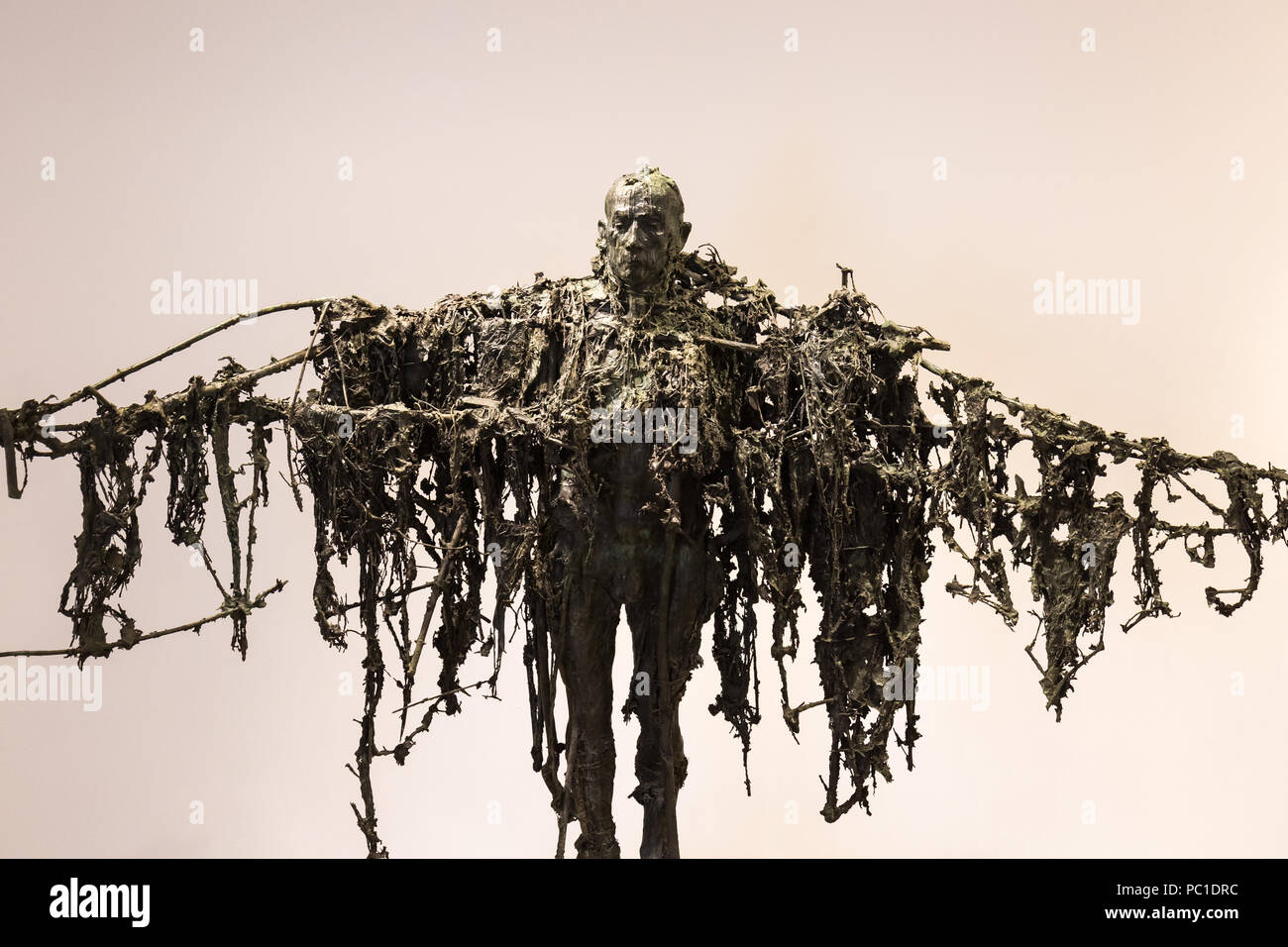 Laurence Edwards launches his sculpture exhibition at Mary Place ...