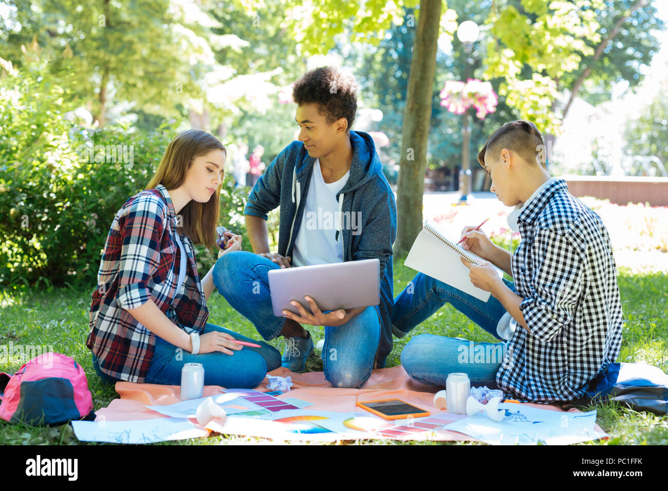 Modern students hi-res stock photography and images - Alamy