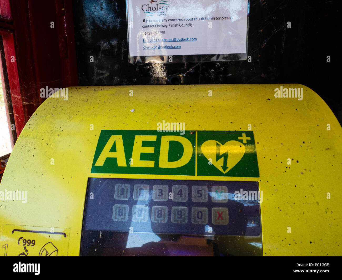Defibrillation hi-res stock photography and images - Alamy