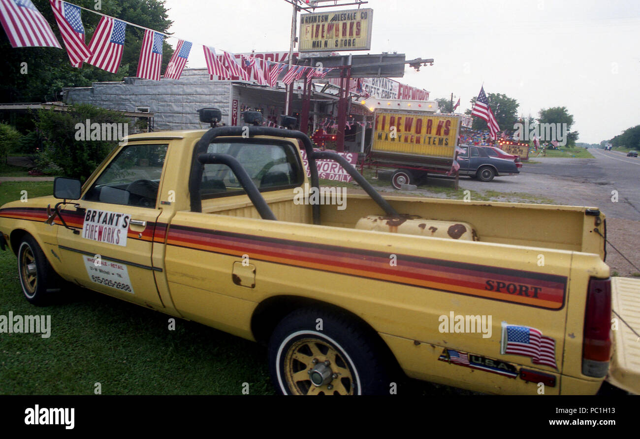Old-fashioned fireworks shop by the road. U.S.A., 1986 Stock Photo - Alamy