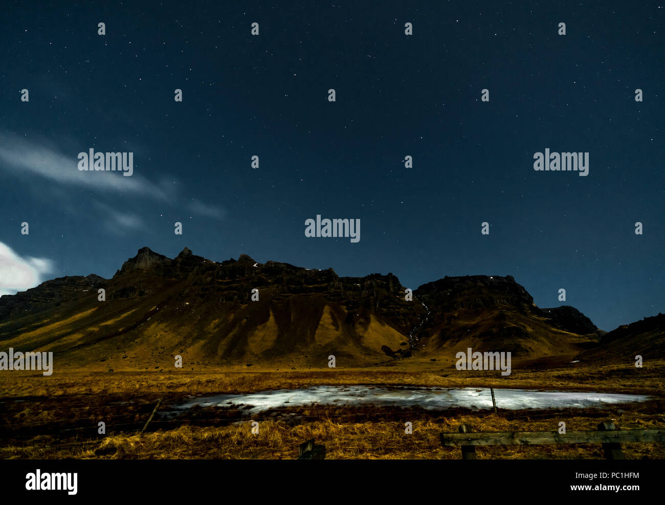 Icelandic night sky hi-res stock photography and images - Alamy