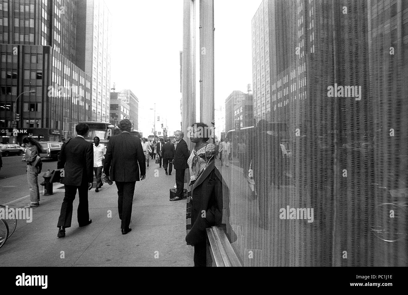 Waiting at the bus stop in Manhattan, NYC. 1982 Stock Photo - Alamy
