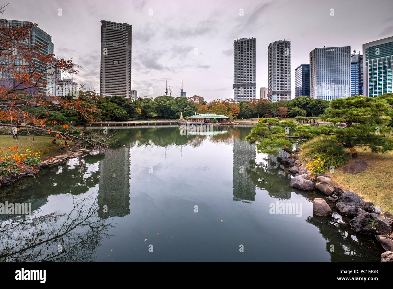 Hamarikyu (also Hama Rikyu) Oldest Japanse Garden and modern ...