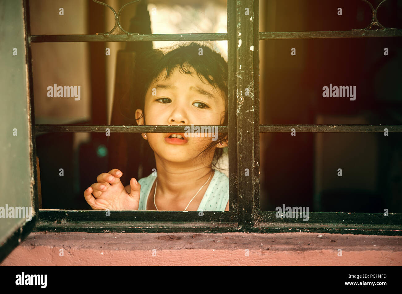 Lonely child waiting someone hi-res stock photography and images - Alamy