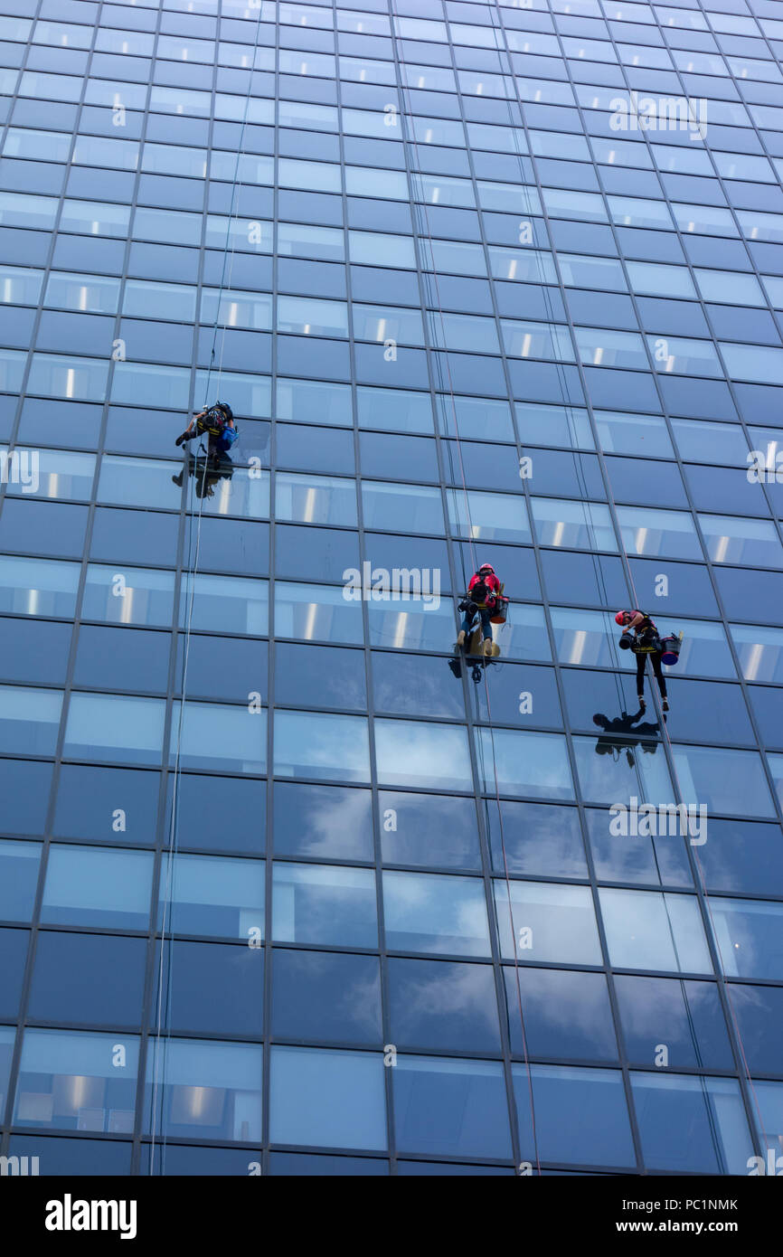 Rappel tower hi-res stock photography and images - Alamy