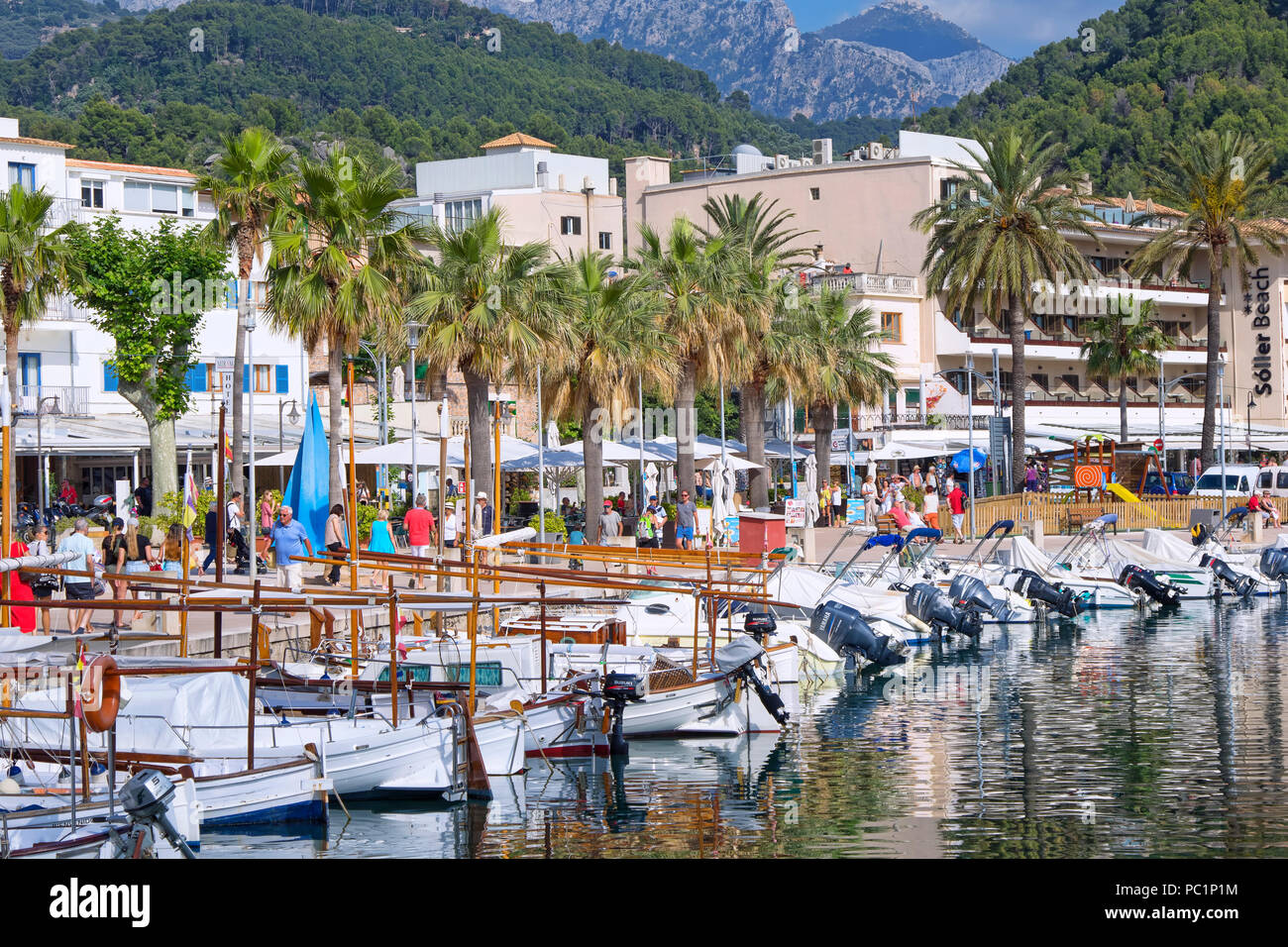 Port de soller majorque hi-res stock photography and images - Alamy