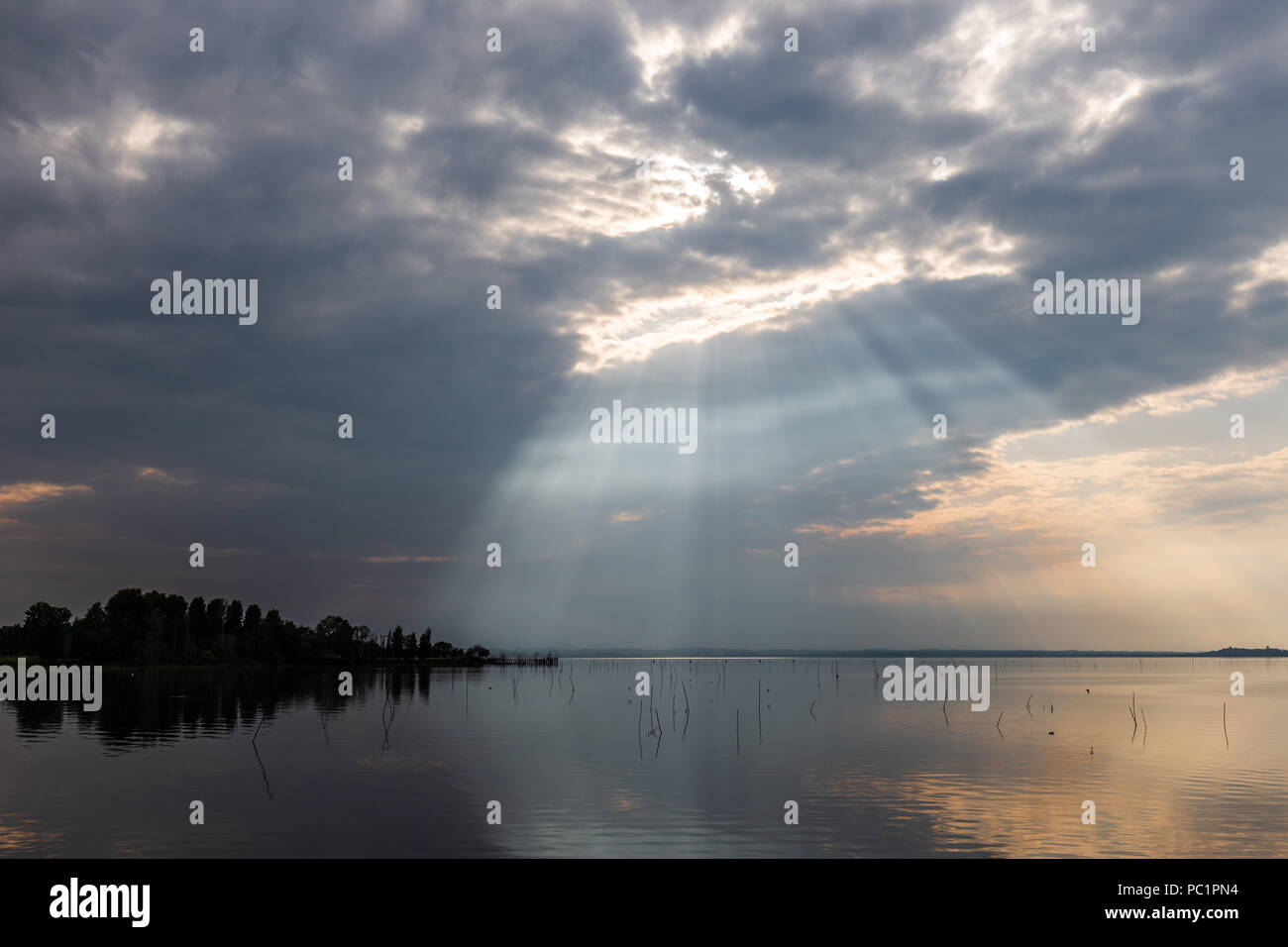 Perfectly symmetric and spectacular view of a lake, with clouds, sky ...