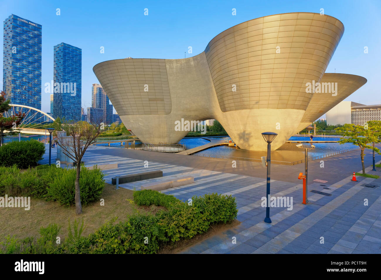 Incheon Tri-bowl / IARC Architects / Songdo, Korea Stock Photo - Alamy