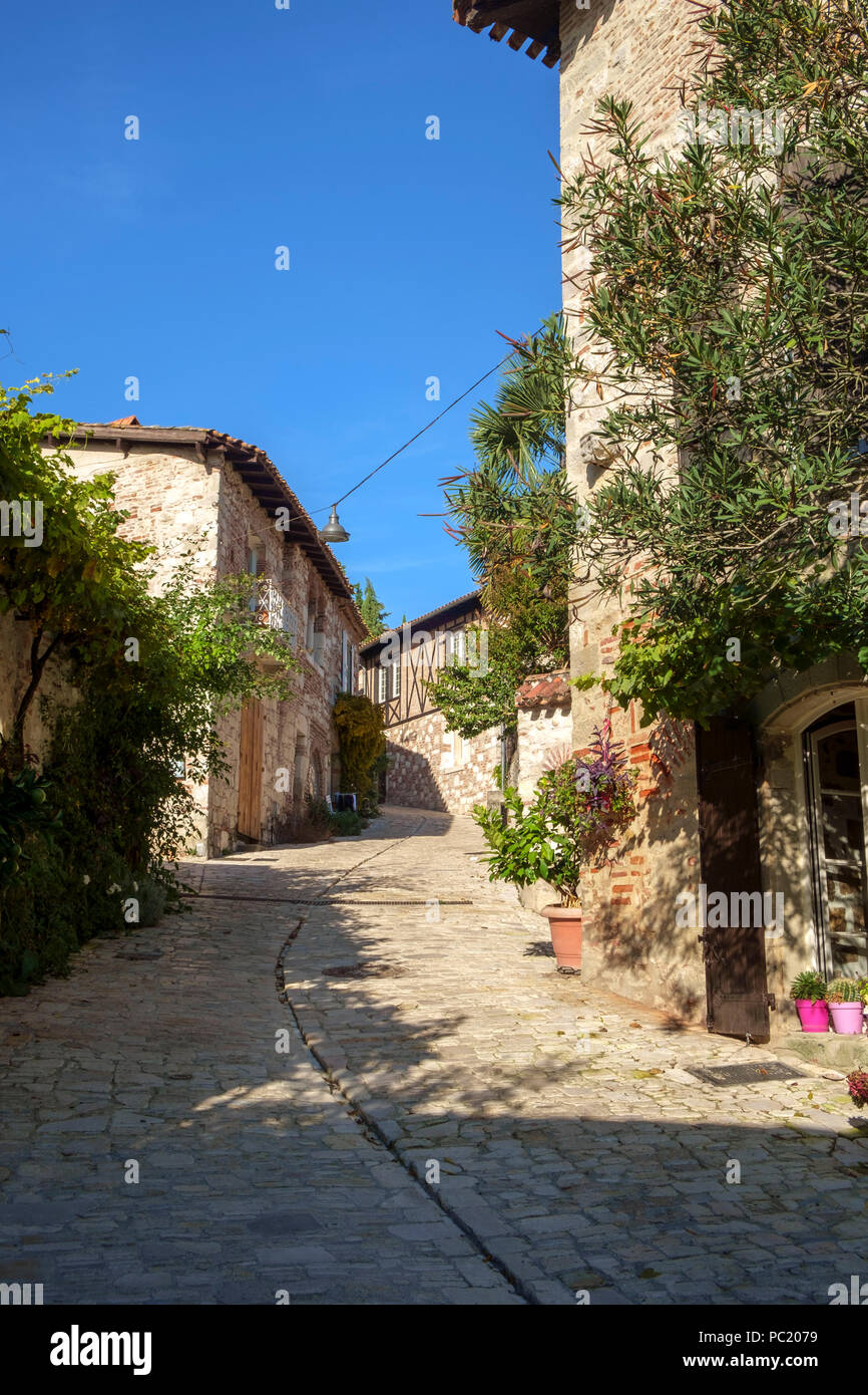 Countryside streets hi-res stock photography and images - Alamy