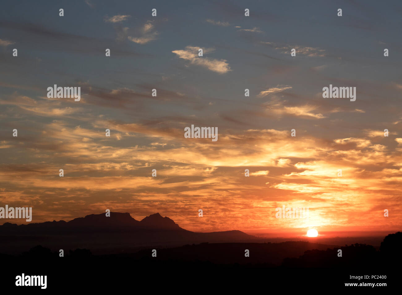 Table mountain landscape hi-res stock photography and images - Alamy
