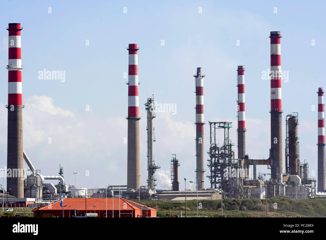 Refinery chimney hi-res stock photography and images - Alamy
