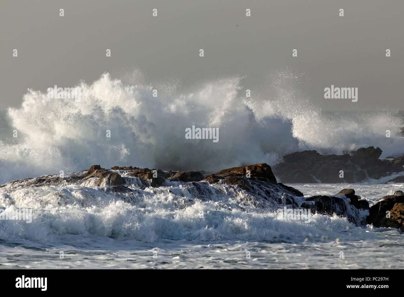 Wave breaking against rocks hi-res stock photography and images - Alamy
