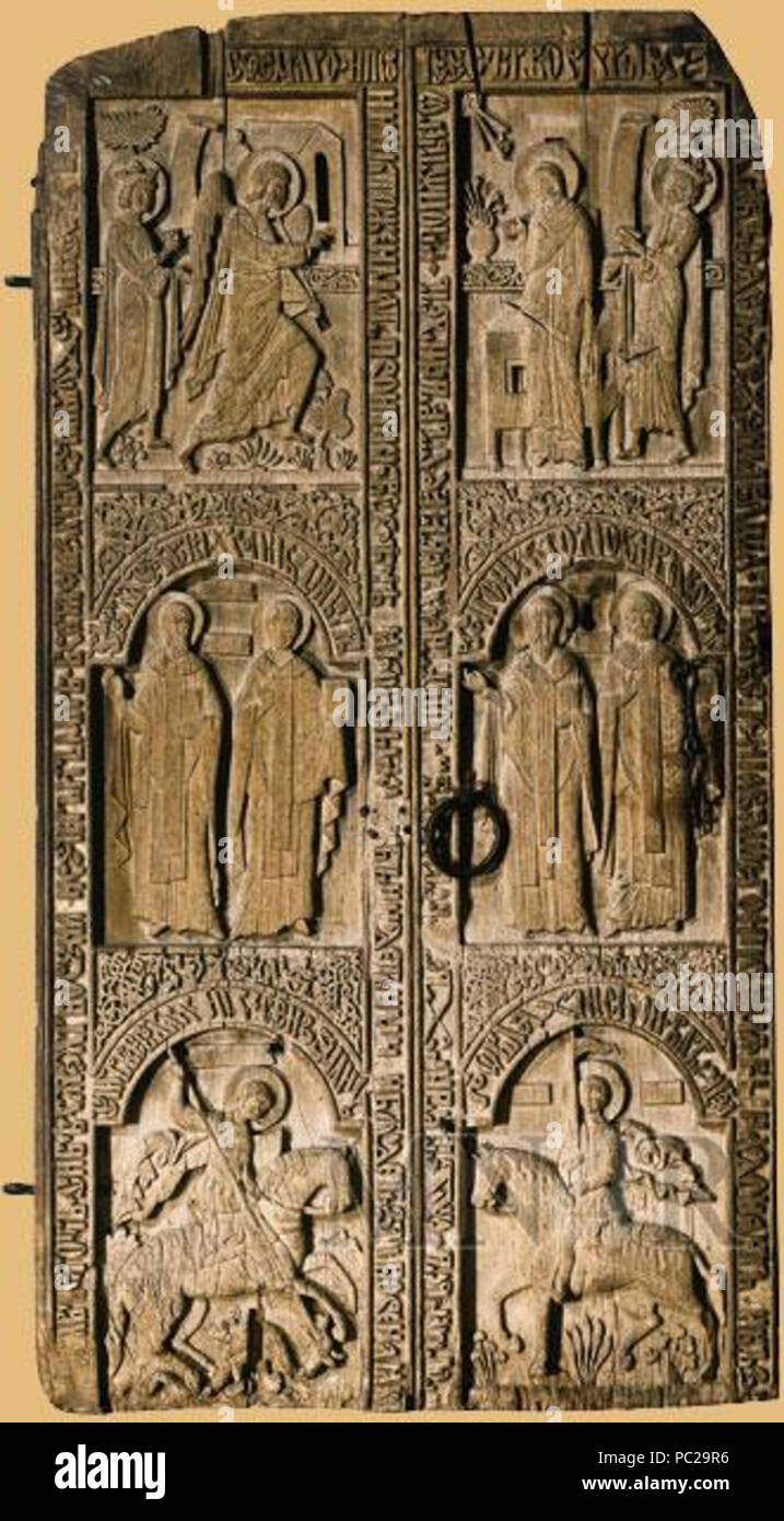 Medieval doors hi-res stock photography and images - Alamy