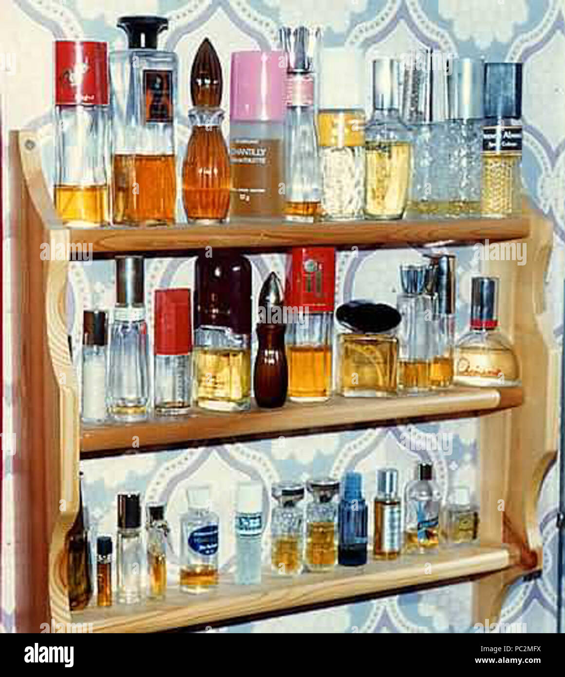 Perfume bottles 20th century hi-res stock photography and images - Alamy