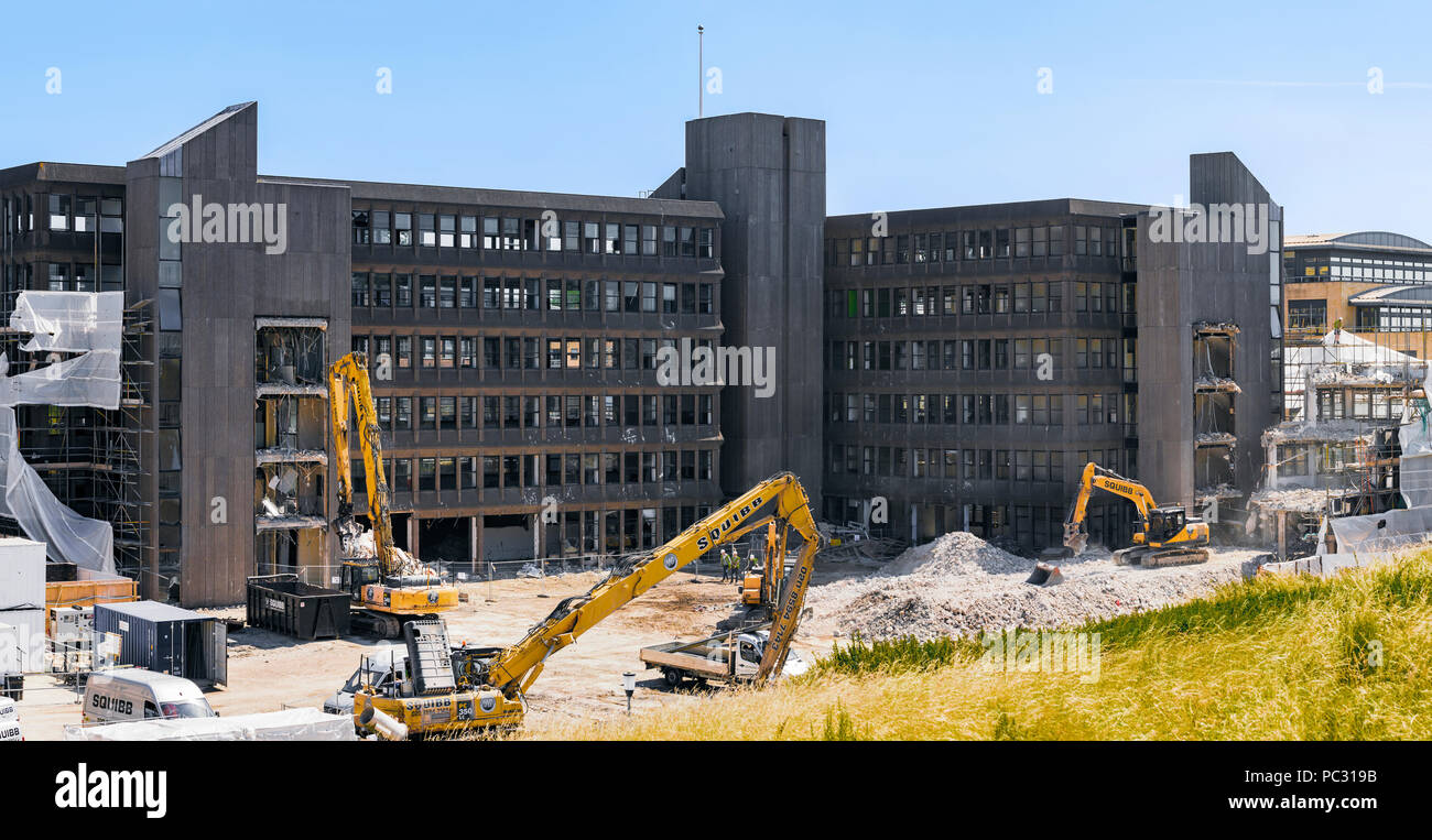 Dismantling building hi-res stock photography and images - Alamy