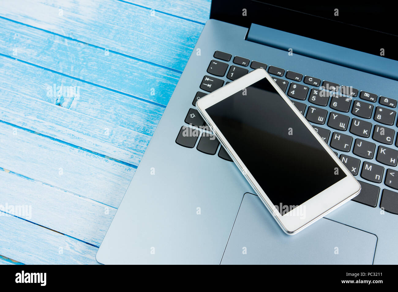 Empty screen smartphone hi-res stock photography and images - Alamy