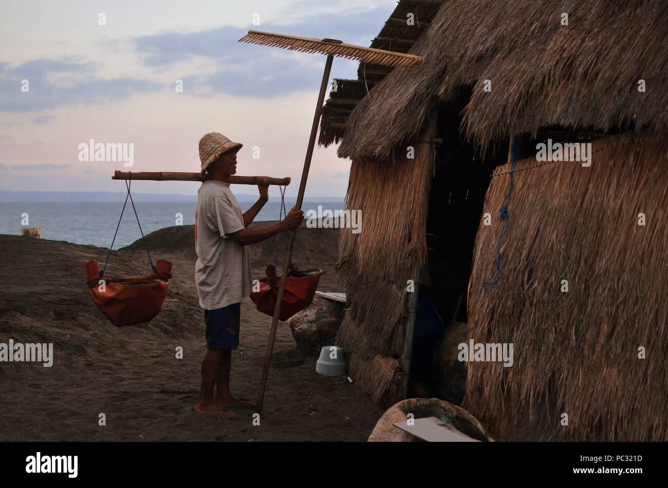 The Tradtional Salt Maker Stock Photo - Alamy