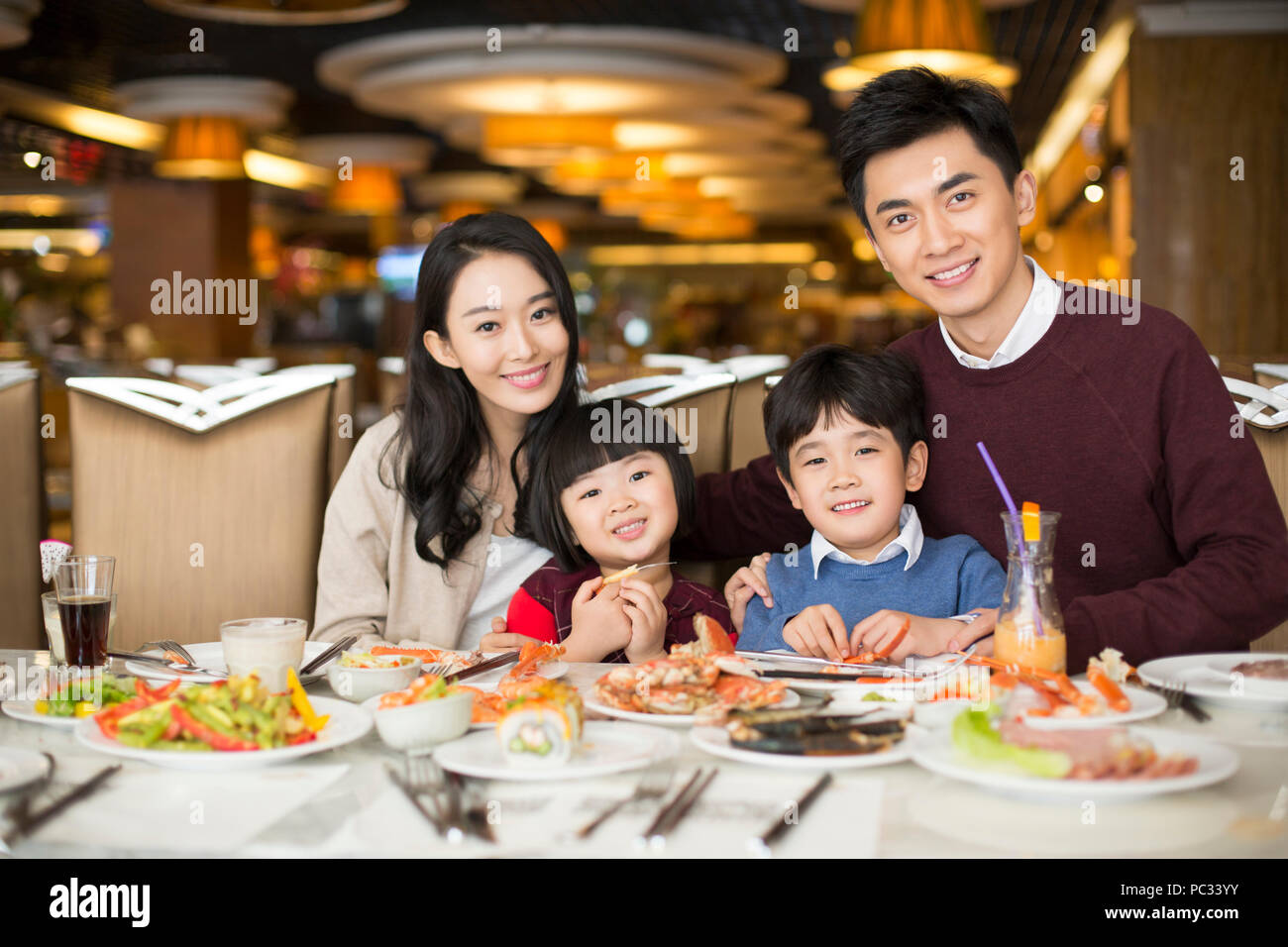 Chinese Family Traditional Dinner Stock Photos & Chinese Family ...