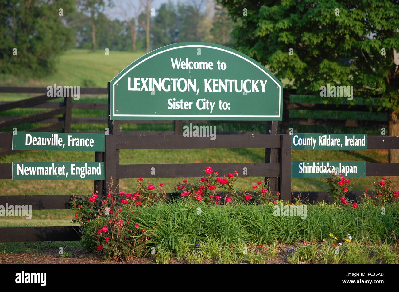 Sign of sister cities hi-res stock photography and images - Alamy