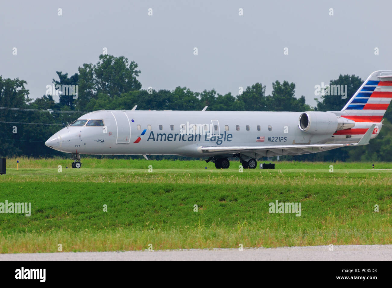 American Eagle aircraft taking off from Lexington Bluegrass Field in ...