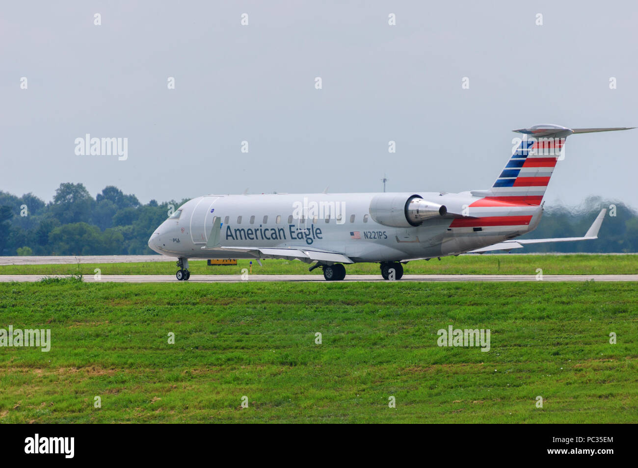 American Eagle aircraft taking off from Lexington Bluegrass Field in ...