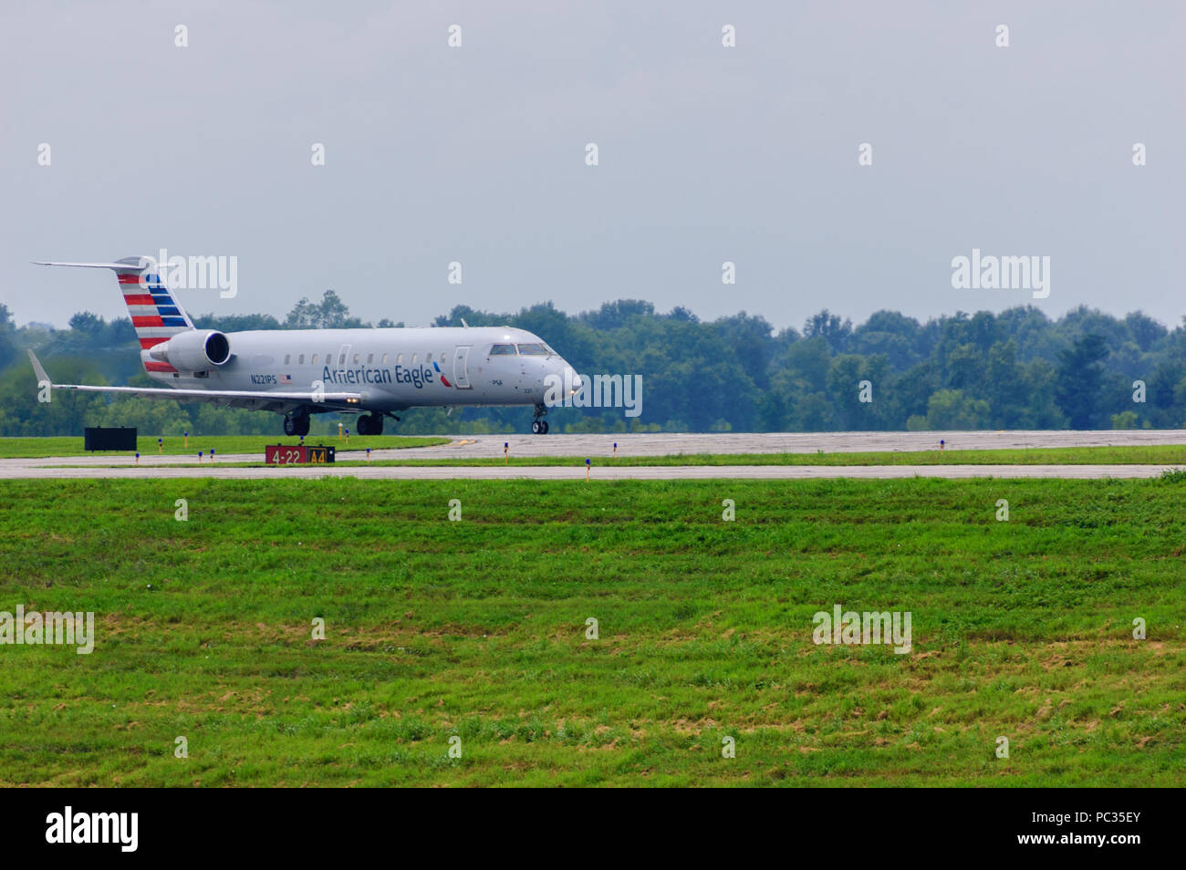 American Eagle aircraft taking off from Lexington Bluegrass Field in ...
