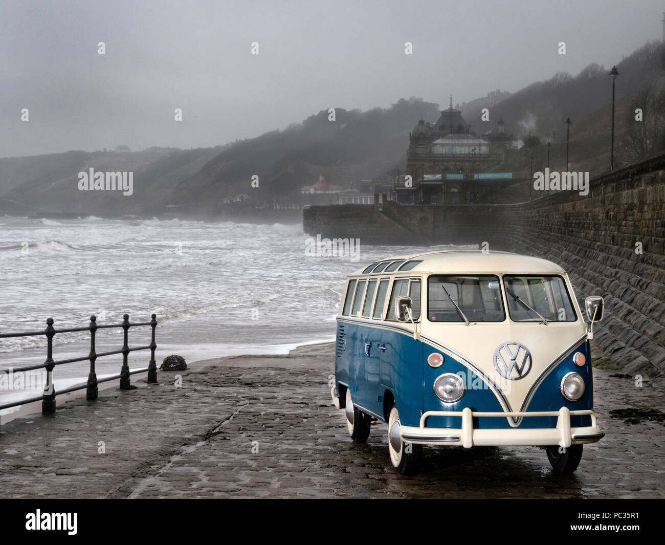 Vw bus beach hi-res stock photography and images - Alamy