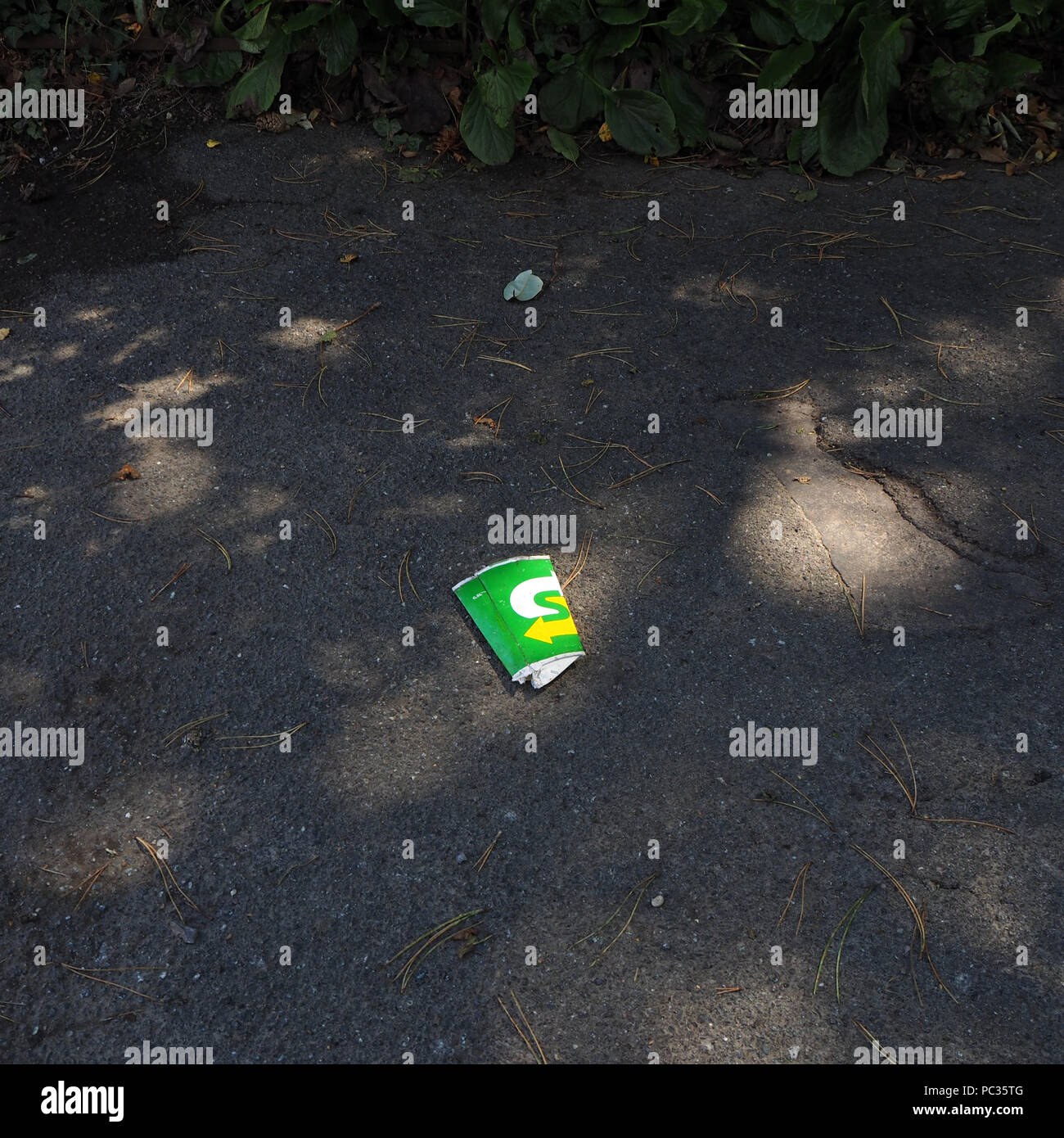 Rubbish and litter left in the street Stock Photo - Alamy