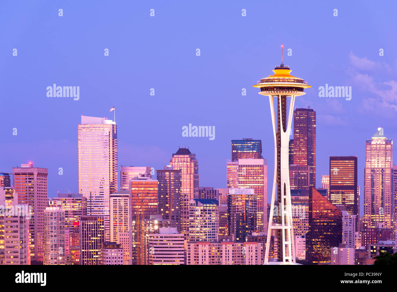 Downtown seattle at night hi-res stock photography and images - Alamy
