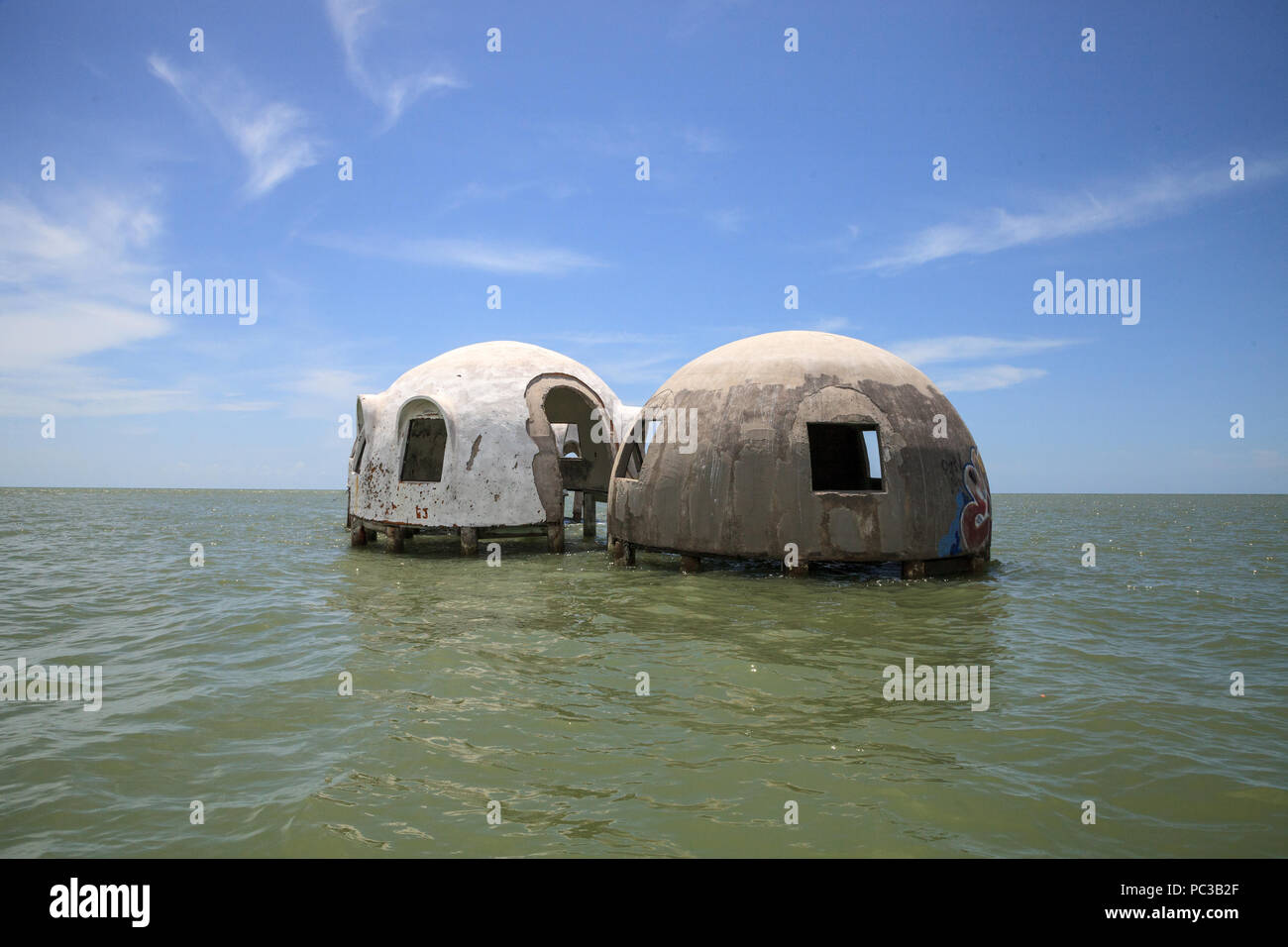 Blue sky over the Cape Romano dome house ruins in the Gulf Coast of ...